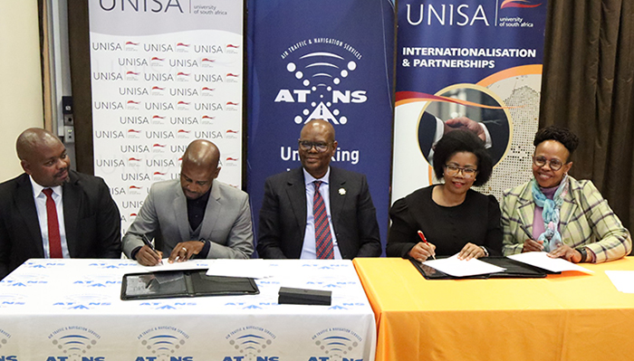 Unisa and ATNS formalise strategic collaboration in aviation